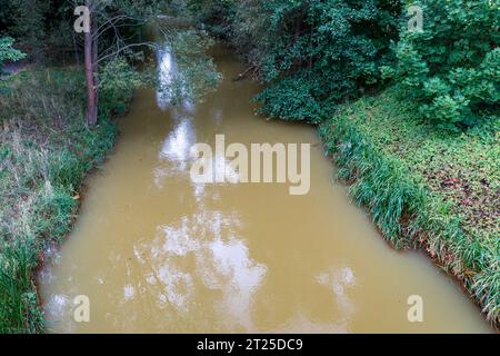Spremberg, Germany. 23rd Sep, 2023. Ocher-colored, the Spree flows to ...