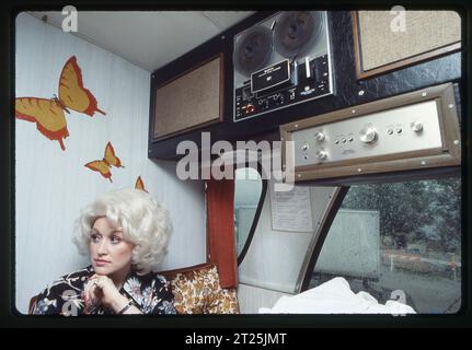 Country superstar Dolly Parton being photographed on her tour bus in ...