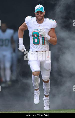 Miami Dolphins tight end Durham Smythe (81) points before running a ...