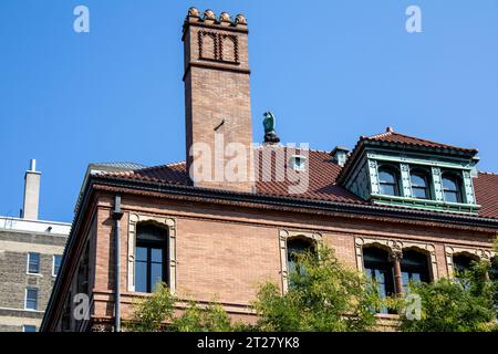 brooklyn buildings on an azure sky Stock Photo - Alamy