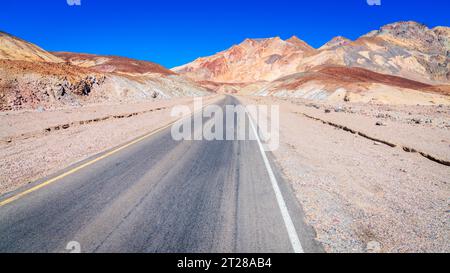 Artist Drive scenic loop in Death Valley National Park in California ...