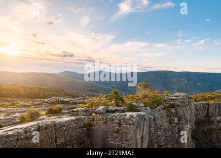 Grampians mountains viewed from Pinnacle lookout at sunset, Halls Gap ...