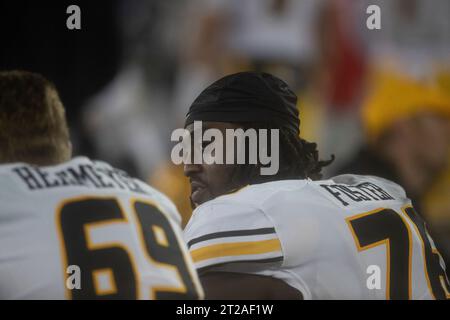 Missouri offensive lineman Javon Foster (76) celebrates after beating ...