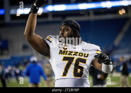 Missouri offensive lineman Javon Foster (76) celebrates after beating ...