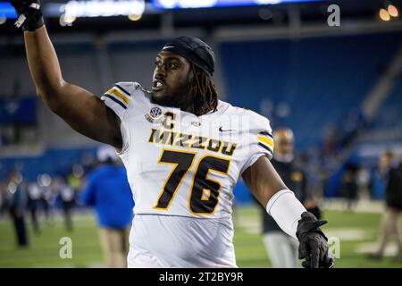 Missouri offensive lineman Javon Foster (76) celebrates after beating ...