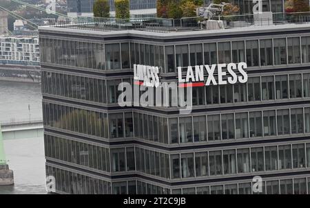 Logo, Schriftzug des Spezialchemie Konzern Lanxess am ...