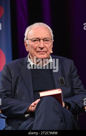 Der Autor und Schriftsteller Uwe Timm liest auf der Lit.Cologne spezial ...