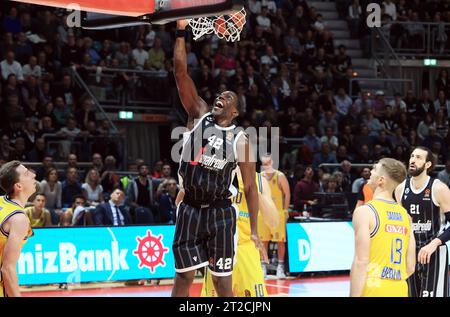 Bologna, Italy. 18th Oct, 2023. Ziga Samar (Alba Berlin) (L) in action ...