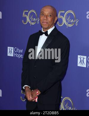 Russell Simmons arrives at The City of Hope Spirit of Life Gala held at ...
