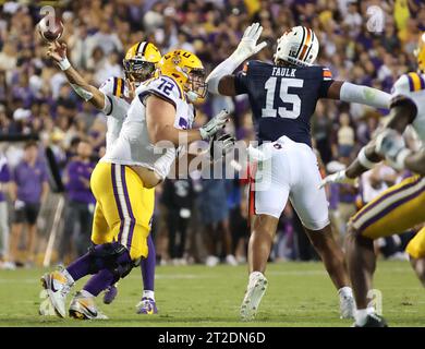 LSU offensive lineman Garrett Dellinger runs through drills during the ...