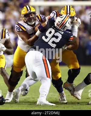 LSU offensive lineman Garrett Dellinger runs through drills during the ...