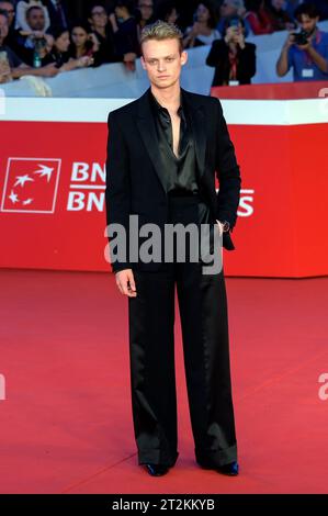 Anson Boon bei der Premiere der Paramount Serie MobLand im Odeon Luxe ...