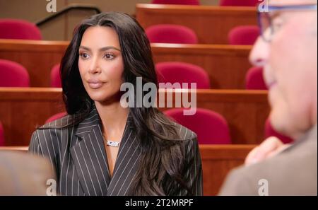 USA. Kim Kardashian meeting students, professors and Harvard businesses ...