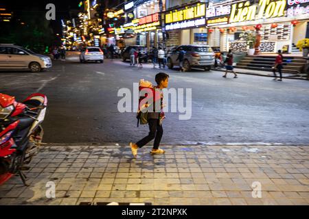Begging kids in Sapa Vietnam Stock Photo - Alamy