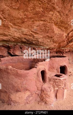 ancient horsecollar native american ruins in natural bridges national ...