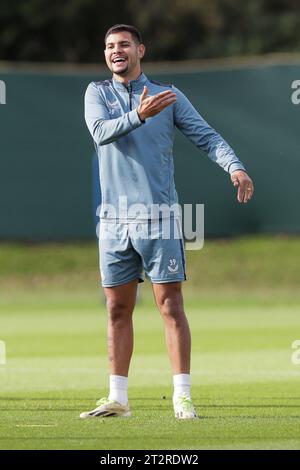 Bruno Guimaraes of Newcastle United (centre Stock Photo - Alamy
