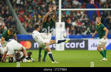 England's Alex Mitchell clears the ball during the Guinness Men's Six ...