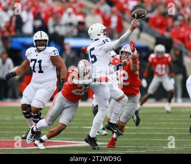 Ohio State Buckeyes Caden Curry (92) knocks the ball free from Rutgers ...