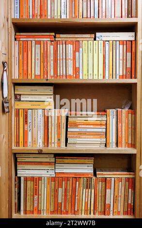 Shelves full of secondhand Penguin books Stock Photo - Alamy