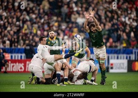 Eben Etzebeth of South Africa and Alex Mann of Wales get into a heated ...