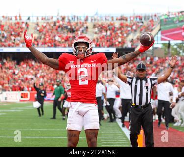 Texas wide receiver Matthew Golden (2) makes the catch against Arizona ...