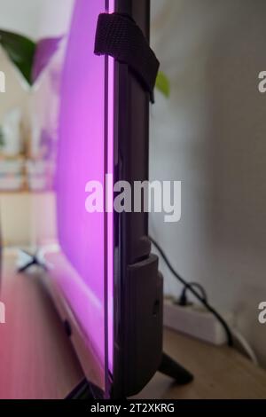 Protective glass for the TV screen. Protection against breaking the ...