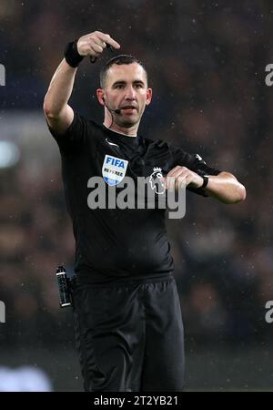 referee Christopher Kavanagh during the Premier League match Newcastle ...