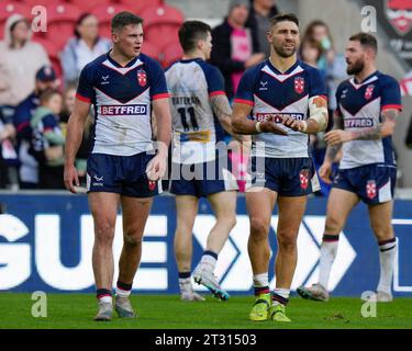 Jack Welsby of England and Tommy Makinson of England during the Rugby ...