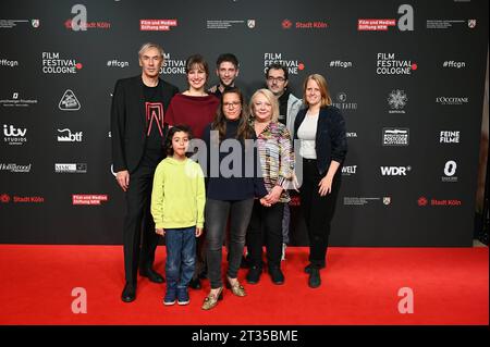 Cast und Crew mit u.a. Schauspielerin Franziska Hartmann, Regisseurin ...