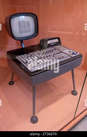 The first old computer AKAT-1 is a Polish transistor analog computer ...