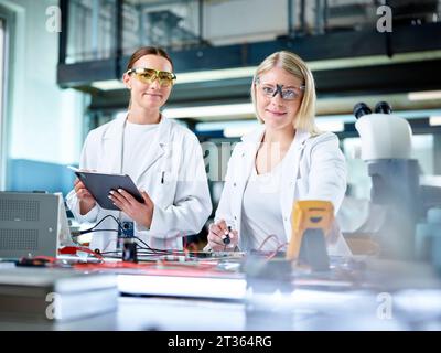 Young scientists working in electronics laboratory Stock Photo - Alamy