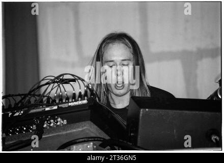 CHEMICAL BROTHERS, HOMELANDS, 2003: Tom Rowlands of the Chemical ...