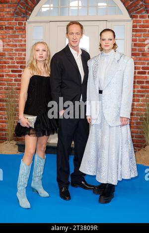 Helena Zengel, Stephan Kampwirth, Emma Bading bei der Premiere der ...