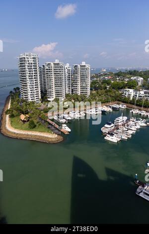SINGAPORE - 8 OCTOBER 2023 : Line of various luxury yachts at the ...