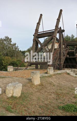 Langlois Bridge was a double-beam drawbridge painted by van Gogh in ...