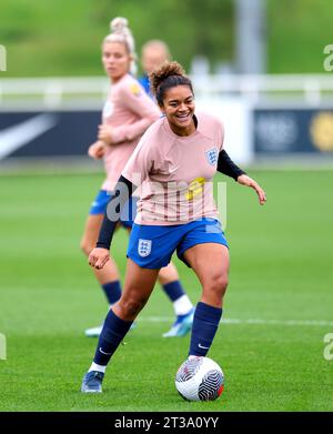 England's Jess Carter during a training session at Sportanlage Au ...