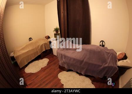 ZZZ Bar à Sieste FIRST NAPPING BAR IN THE WORLD IN PARIS Stock Photo ...