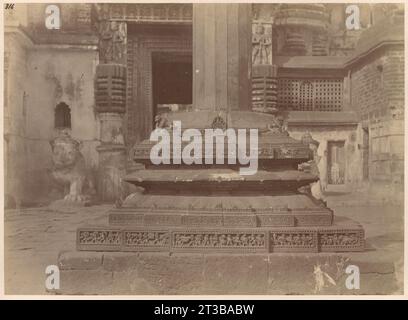 Aruna-stambha, Jagannath Temple, Puri, India Stock Photo - Alamy