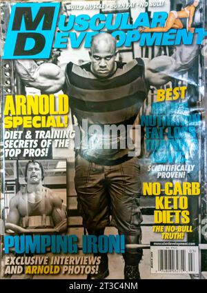 2000s USA W Magazine Cover Stock Photo - Alamy