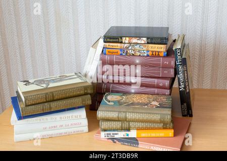 Old encyclopedias from the 70s Stock Photo - Alamy