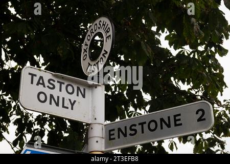 Road signs at Taston, Oxfordshire, England, UK Stock Photo - Alamy
