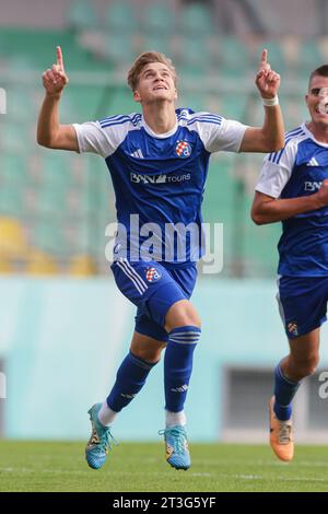 Zagreb, Croatia. 25th Oct, 2023. Vilim Gec of Dinamo Zagreb and Mohamed ...