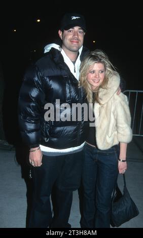 Tara Reid, Carson Daly, 2001. ph: John Barrett/PHOTOlink/Courtesy ...