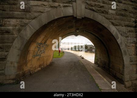Sunrise under Wilford Suspension Bridge at Victoria Embankment ...