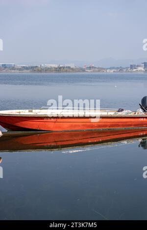 Boats on Xinglong Lake in Chengdu Stock Photo - Alamy