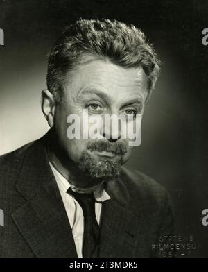 Danish actor Helge Kjaerulff-Schmidt in the movie Kaerlighedsdoktoren ...
