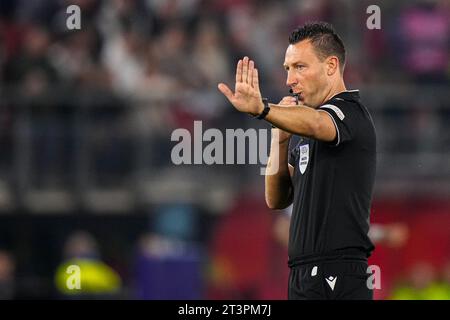 ALKMAAR, NETHERLANDS - OCTOBER 26: Referee Bas Nijhuis shows a yellow ...