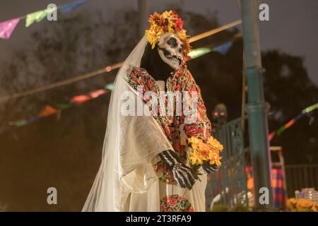 theatrical performance tells the story of día de los muertos with its ...