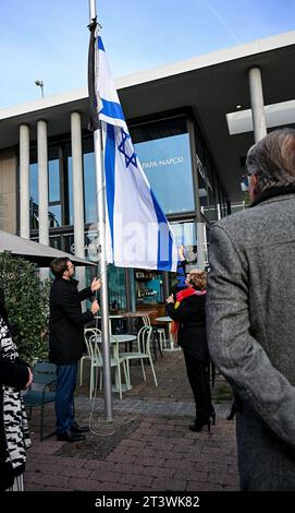 xpsx, Lokal Hanau Solidarität mit, Israel. 16th Oct, 2023. v.l. Isreal ...