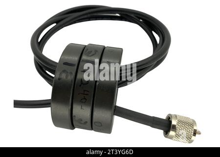 Toroid and ferrite beads on coax to reduce RFI on ham radio antennas ...